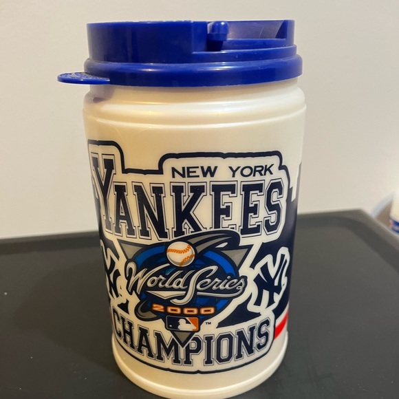 Other | 200 Ny Yankees 2000 World Series Champions Plastic Beer Mug Bud ...
